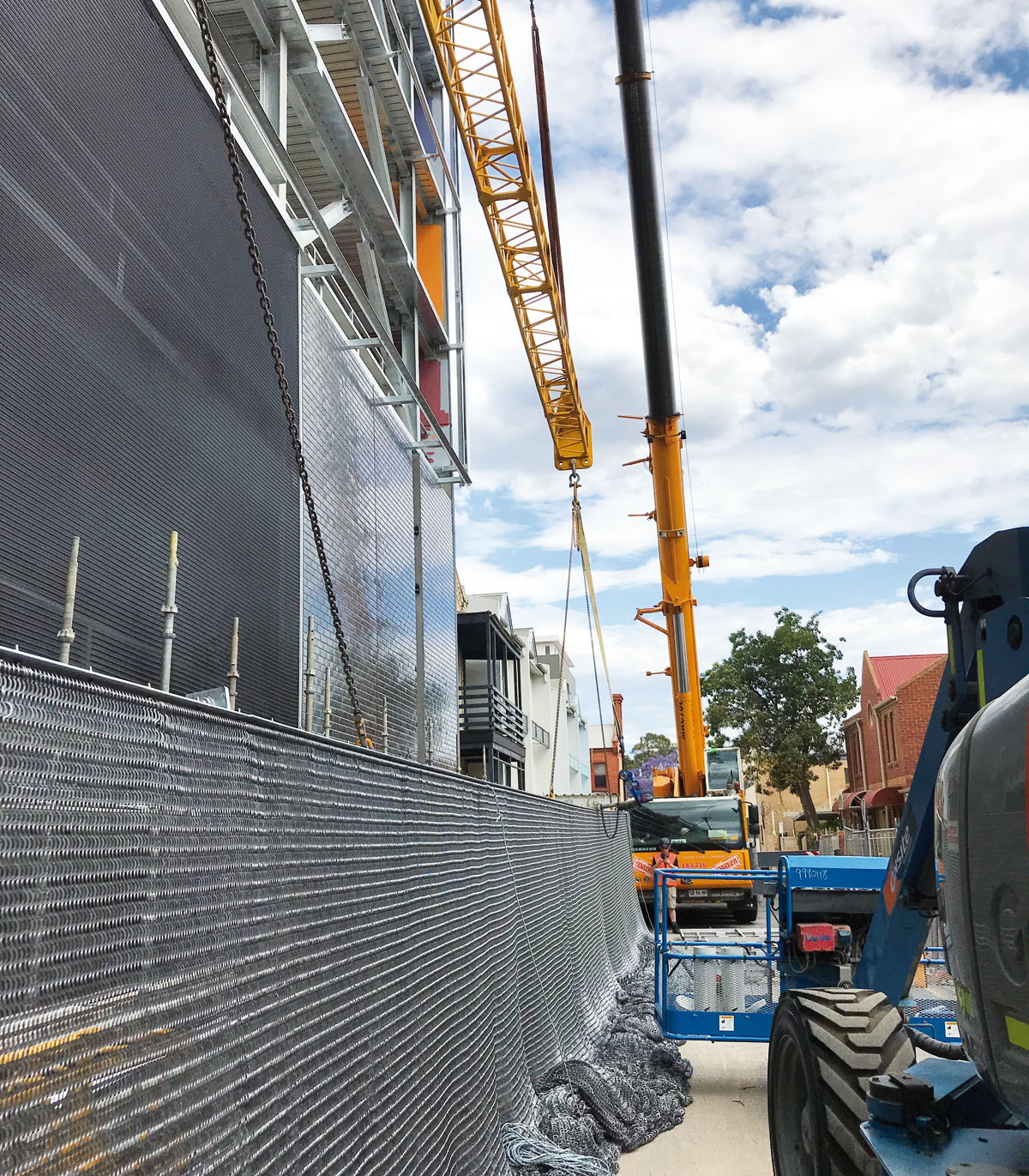 Load 28 wins under 20-tonne lift at CICA awards - Cranes & Lifting