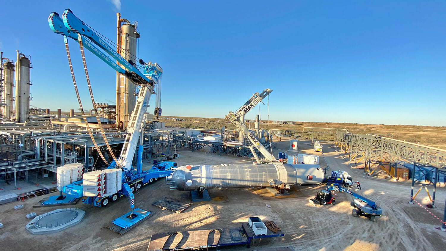 Heavy lifting to the MAX - Cranes & Lifting