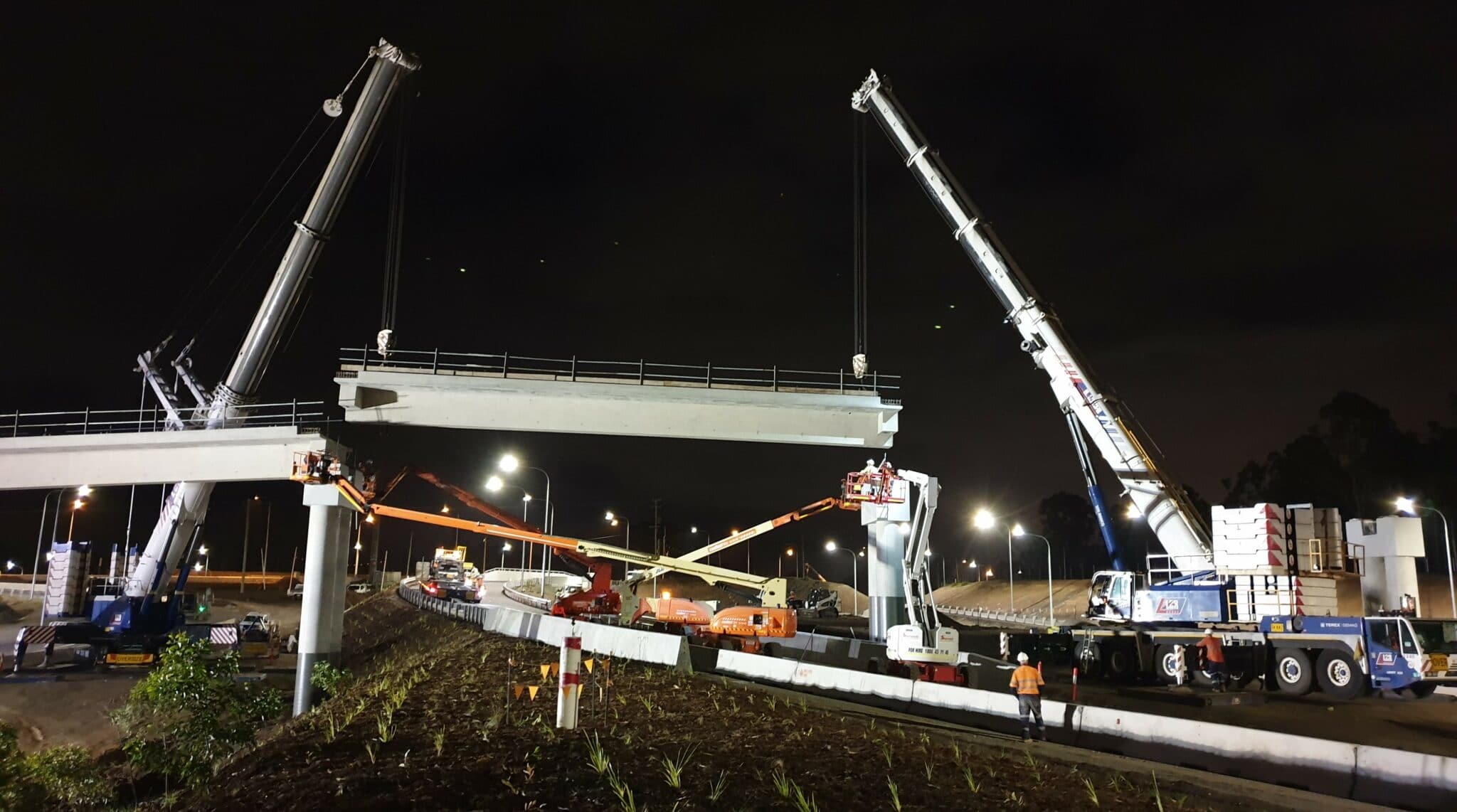 LCR Tadanos working in tandem - Cranes & Lifting