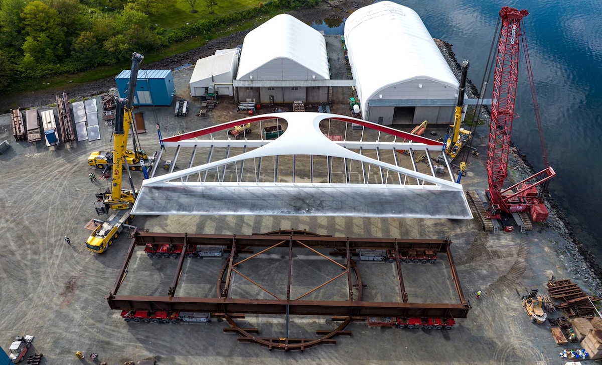 Canadian company R&D Crane brings together four cranes to deliver major ...