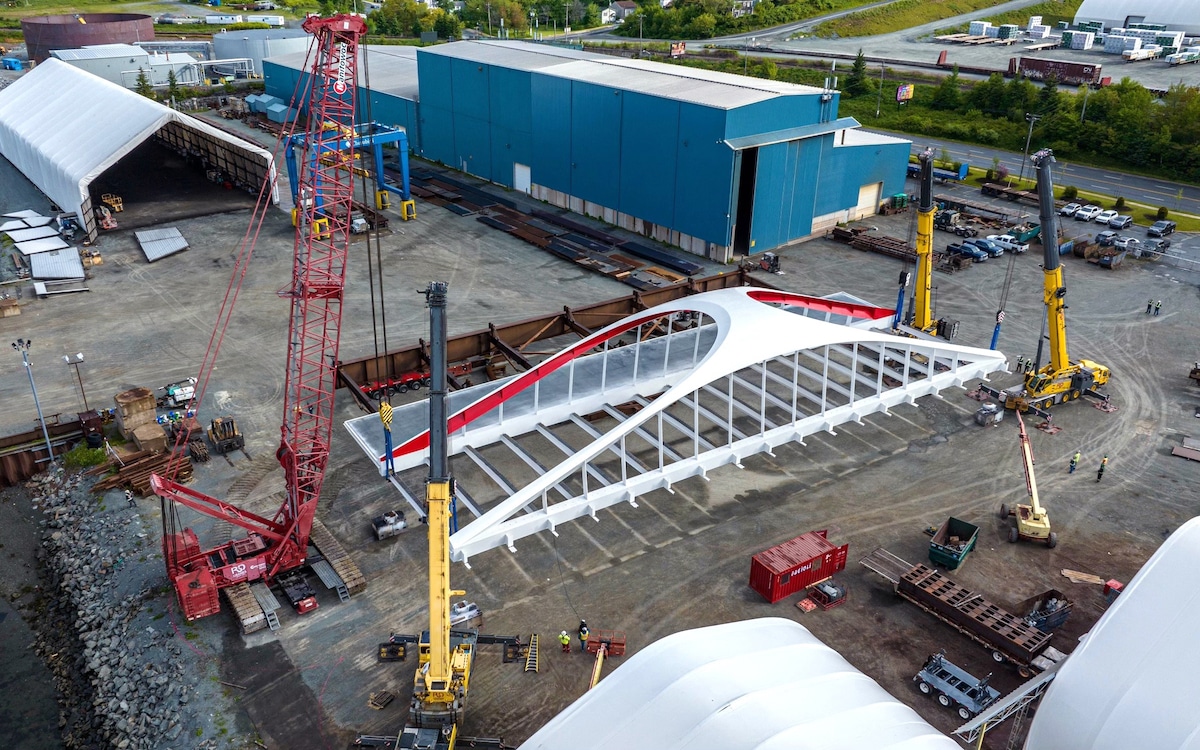 Canadian company R&D Crane brings together four cranes to deliver major ...