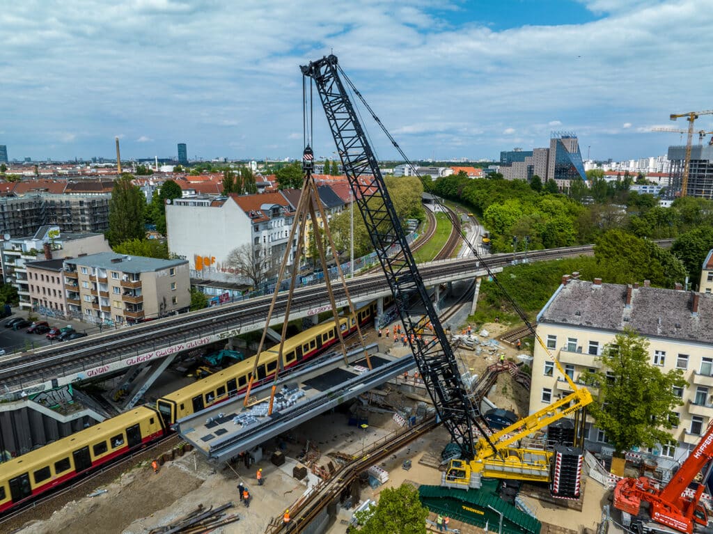 Liebherr crawler crane completes 160-tonne lifts - Cranes & Lifting