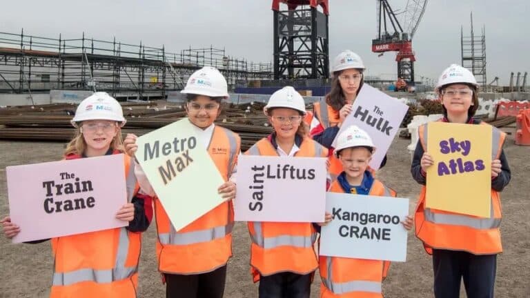 Kids get involved with Sydney Metro cranes - Cranes & Lifting