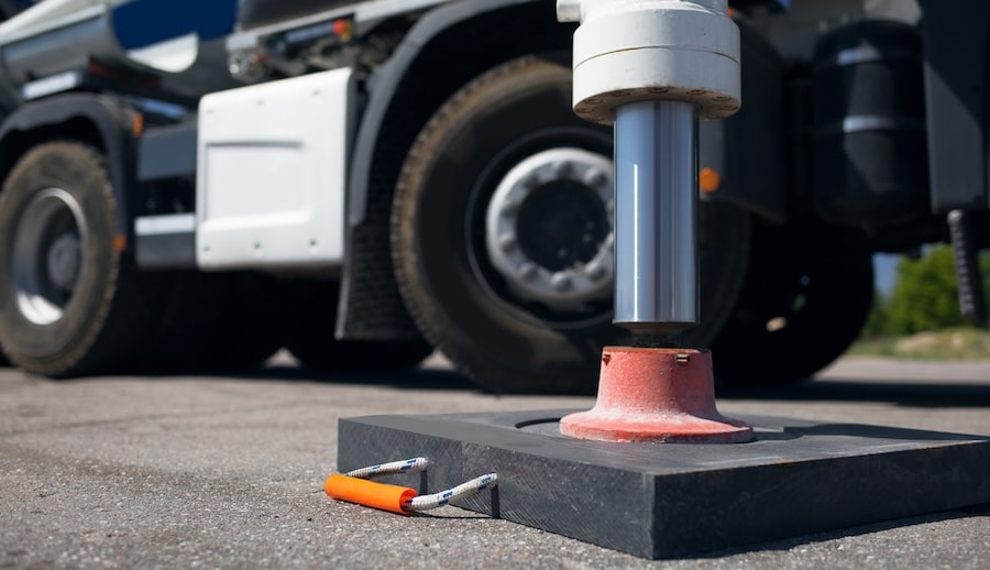 Plastic power for heavy lifts - Cranes & Lifting