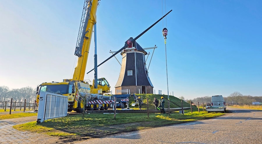 Grove crane helps restore historic 200-year-old windmill - Cranes & Lifting